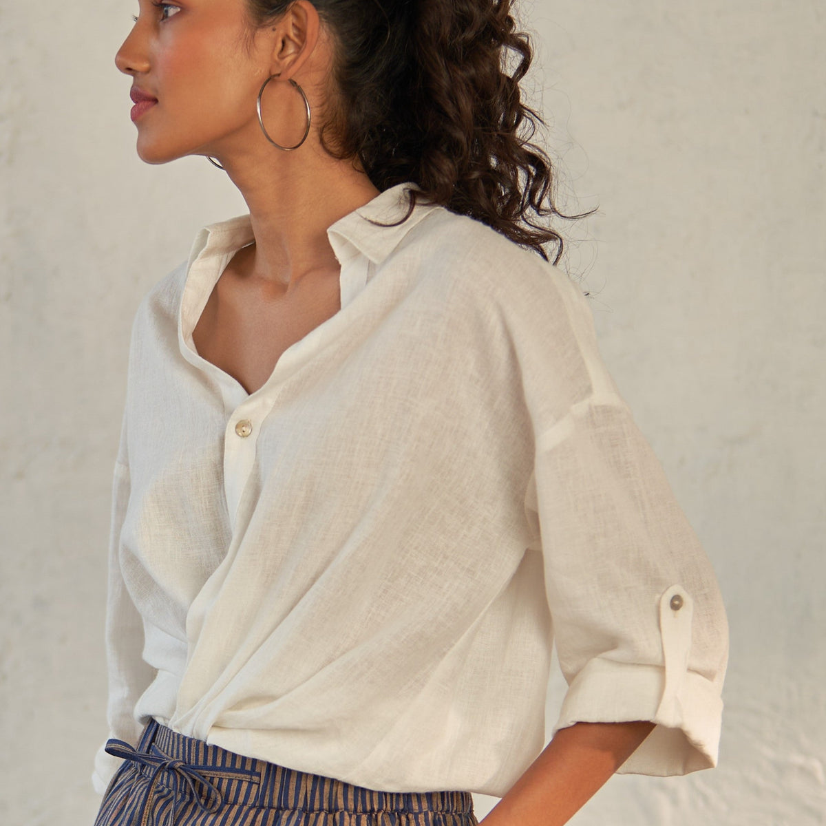 Discover Comfort and Style: Flowing White Shirt in Natural Flex Fabric! – Canoopi