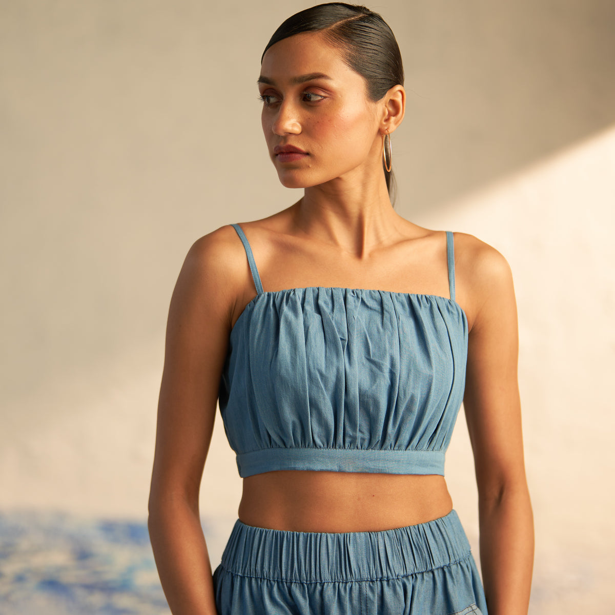Effortlessly Chic: Figure-Hugging Crop Top" – Canoopi