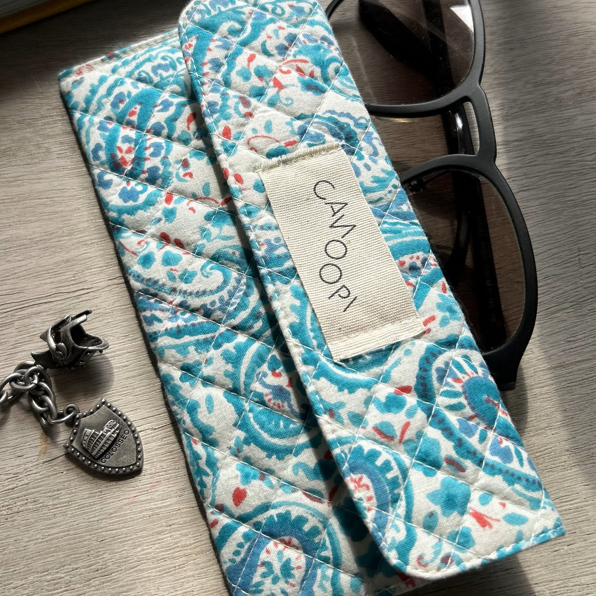 Quilted Sunglasses Cover: Lightweight Protection for Your Shades" – Canoopi
